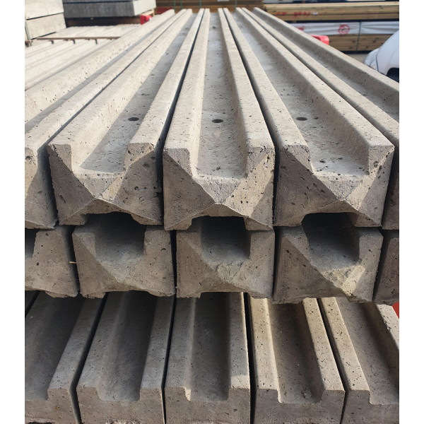 CONCRETE SLOTTED 8FT INTERMEDIATE POST (46KG)